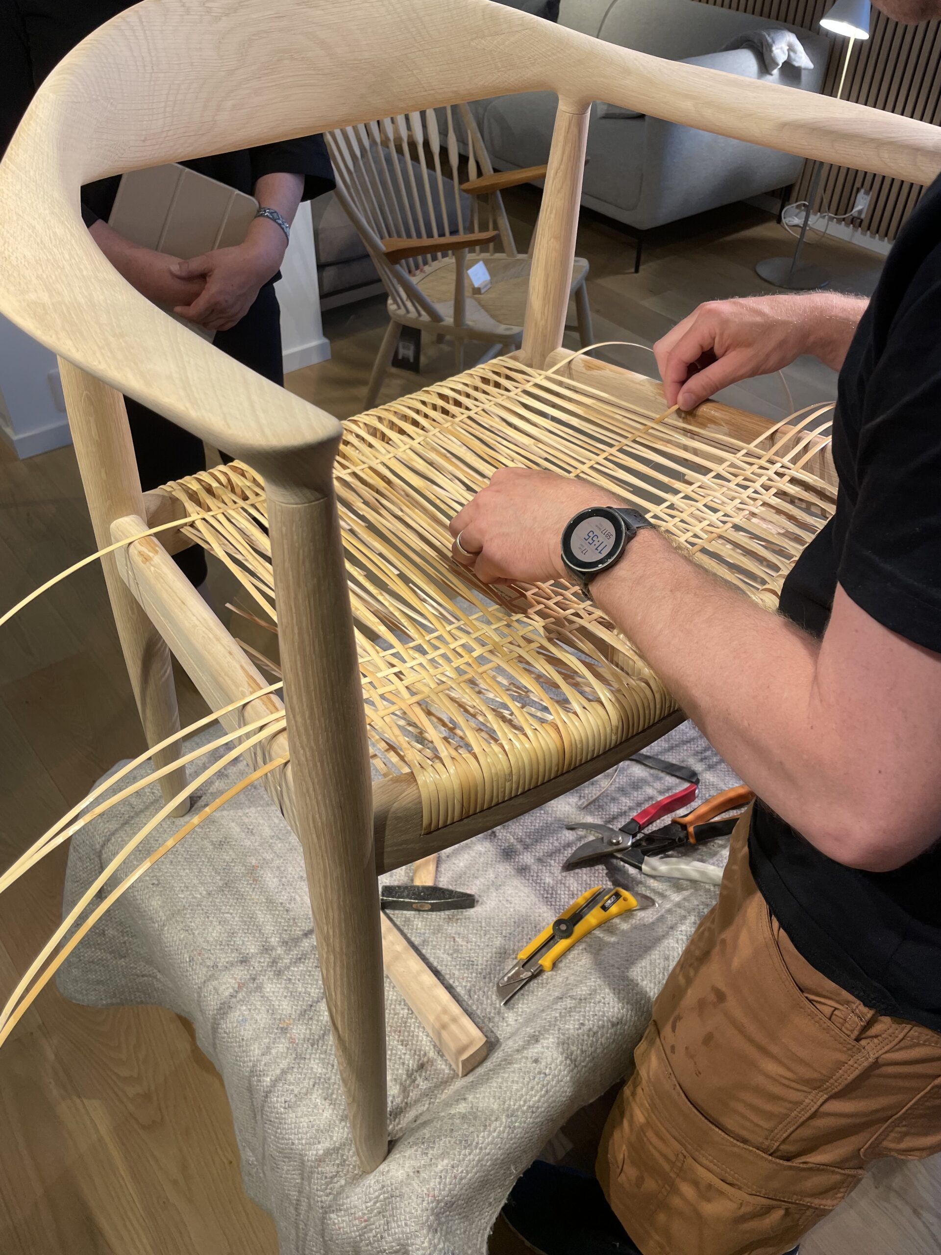 ザ・チェア 籐張り実演 | DANSK MOBEL GALLERY（ダンスクムーベルギャラリー）